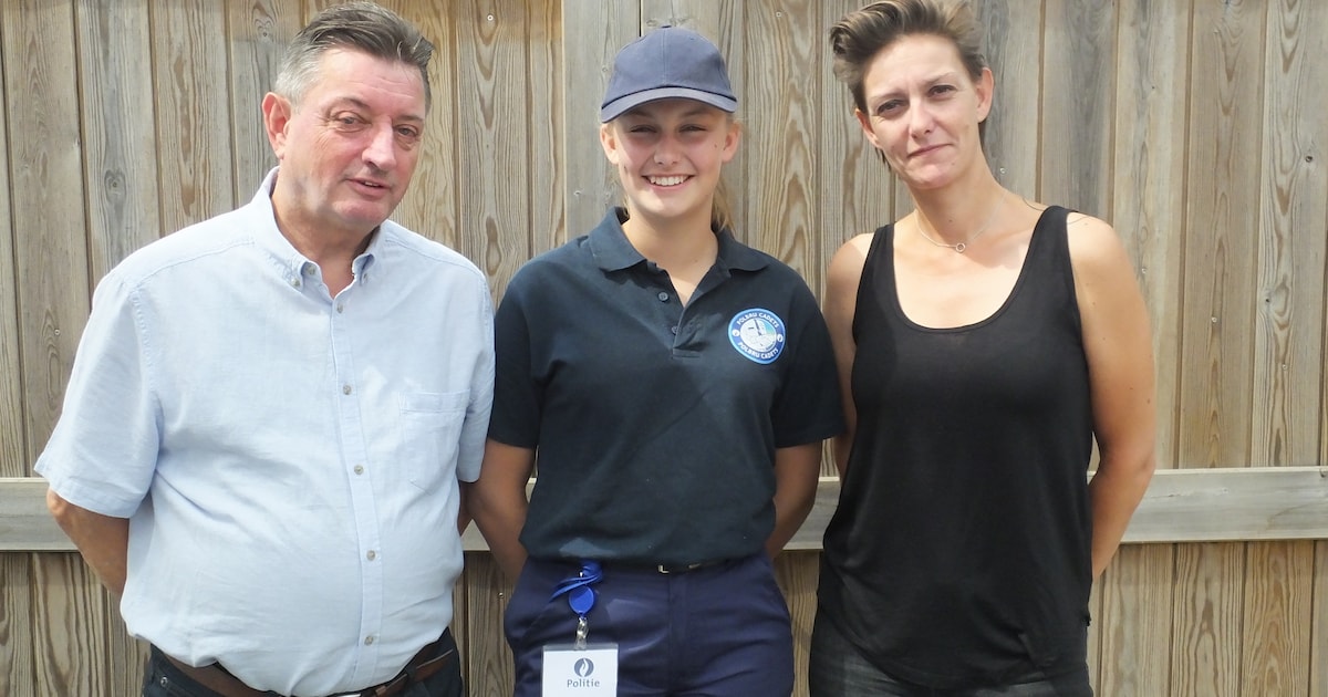 Amber (15) treedt als politiecadet in voetsporen van mama Charlotte en ...