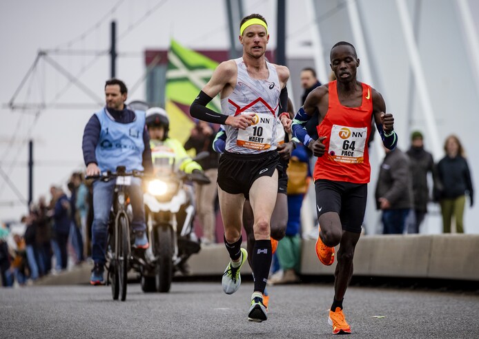 Koen Naert haalt knappe vijfde plaats op marathon New York: “En nu snel ...