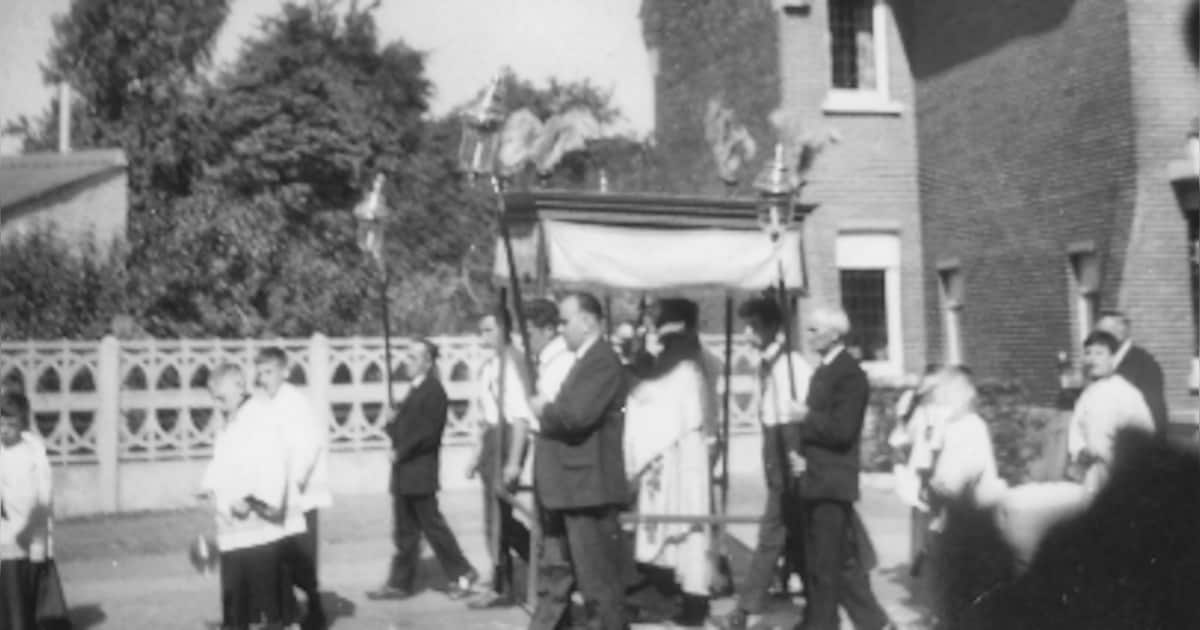 Gratis postkaarten beschikbaar van drie Bekkevoortse processies ...