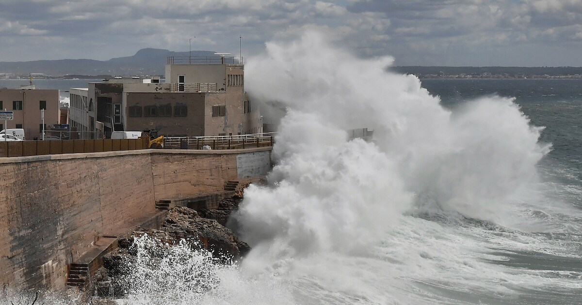 Vier mensen omgekomen in Spanje nadat ze door storm in zee werden ...