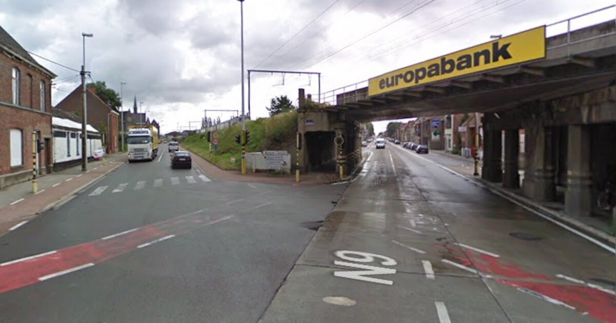 Kruispunt Kwatrechtsteenweg en Brusselsesteenweg afgesloten voor werken | Wetteren | HLN.be