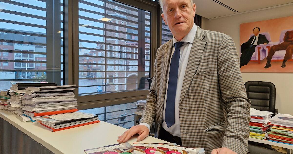Dit zijn de vakantieplannen van burgemeester van Tielt, Luc ...