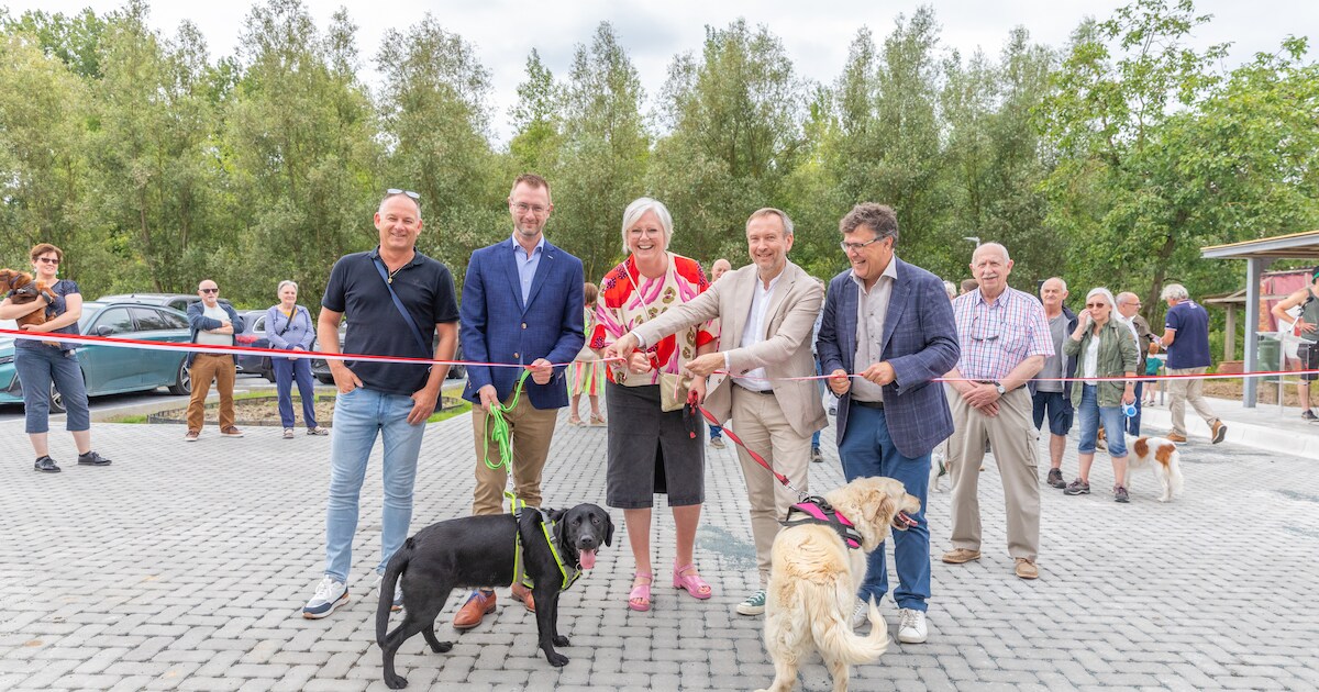 Stadsbestuur opent belangrijke parking in Vlassenbroek met ...