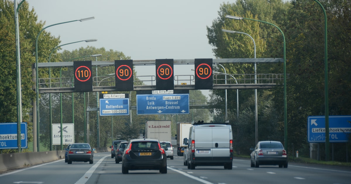 35 minuten file op de Antwerpse Ring naar Nederland door defecte ...