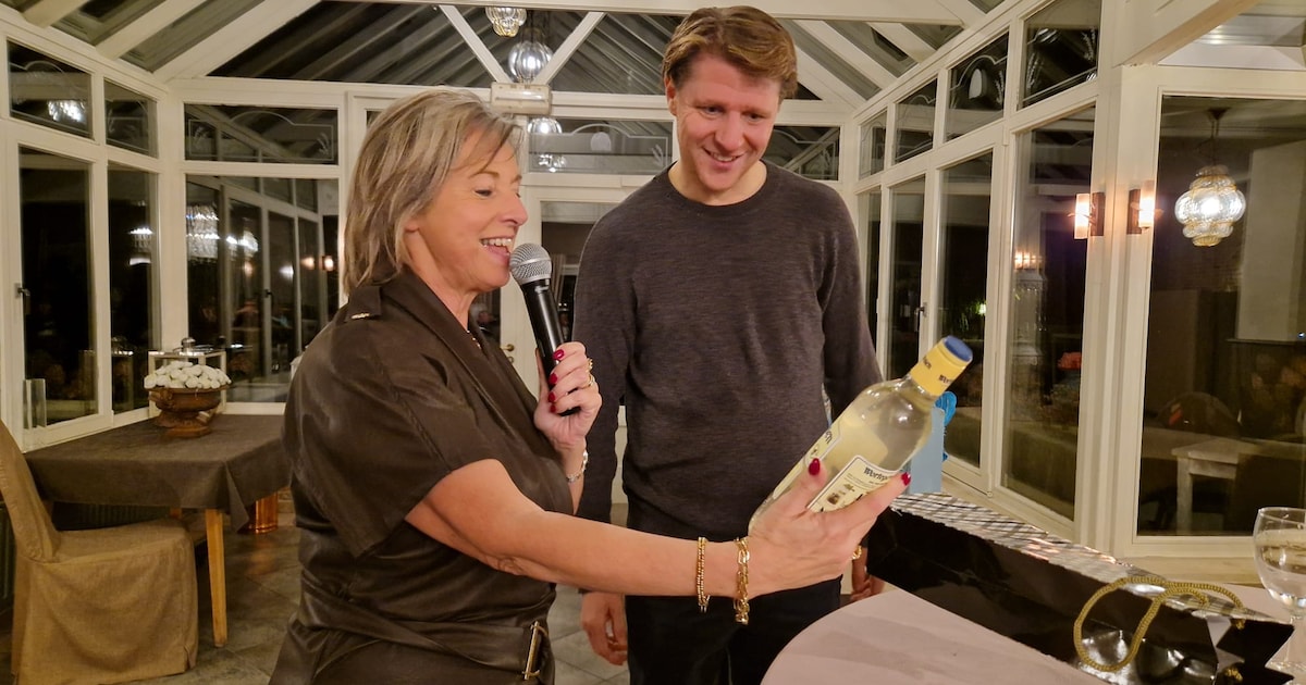 Bezoek van Axel Ronse in Wortegem-Petegem levert hem fles Wortegemse ...