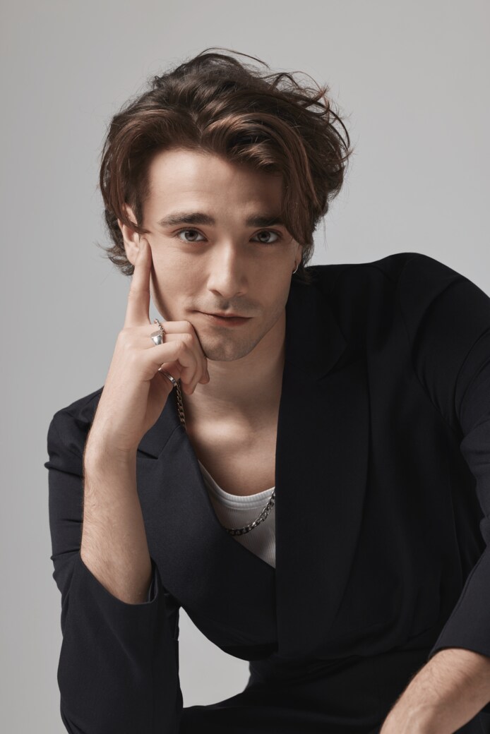Aaron Blommaert mag debuutsingle ‘Zonde’ ook in ‘Familie’ promoten ...