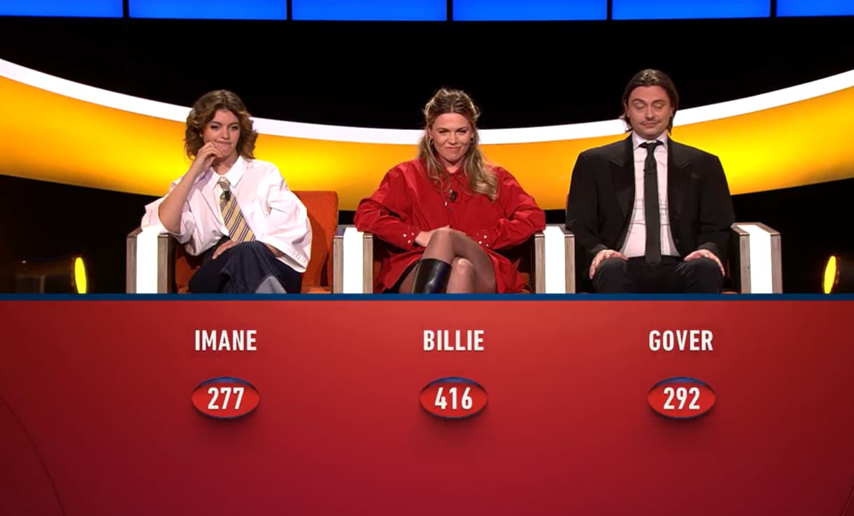 “Volgens mij bent u vergeten een broek aan te doen”: Gover Meit strooit ...