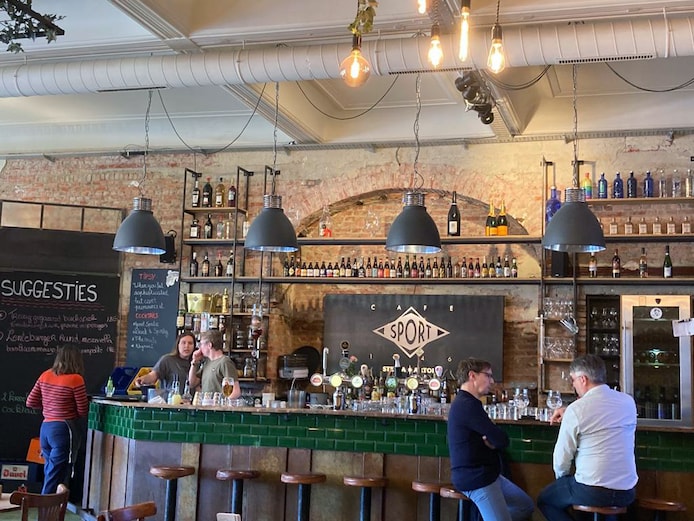 RESTOTIP. Café Sport: traag gegaard buikspek op restaurantniveau ...