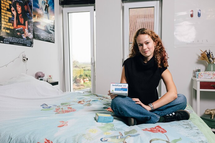 Evelyne (17) gebruikt al 4 jaar slaapmiddelen: “Soms nam ik 15 ...