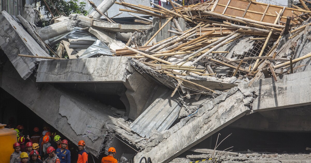 Al 3 doden en 38 vermisten na instorting school in Indonesië: race ...