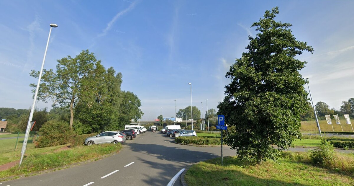 Werken aan inrit carpoolparking Cowboy Henk | Kortrijk | HLN.be