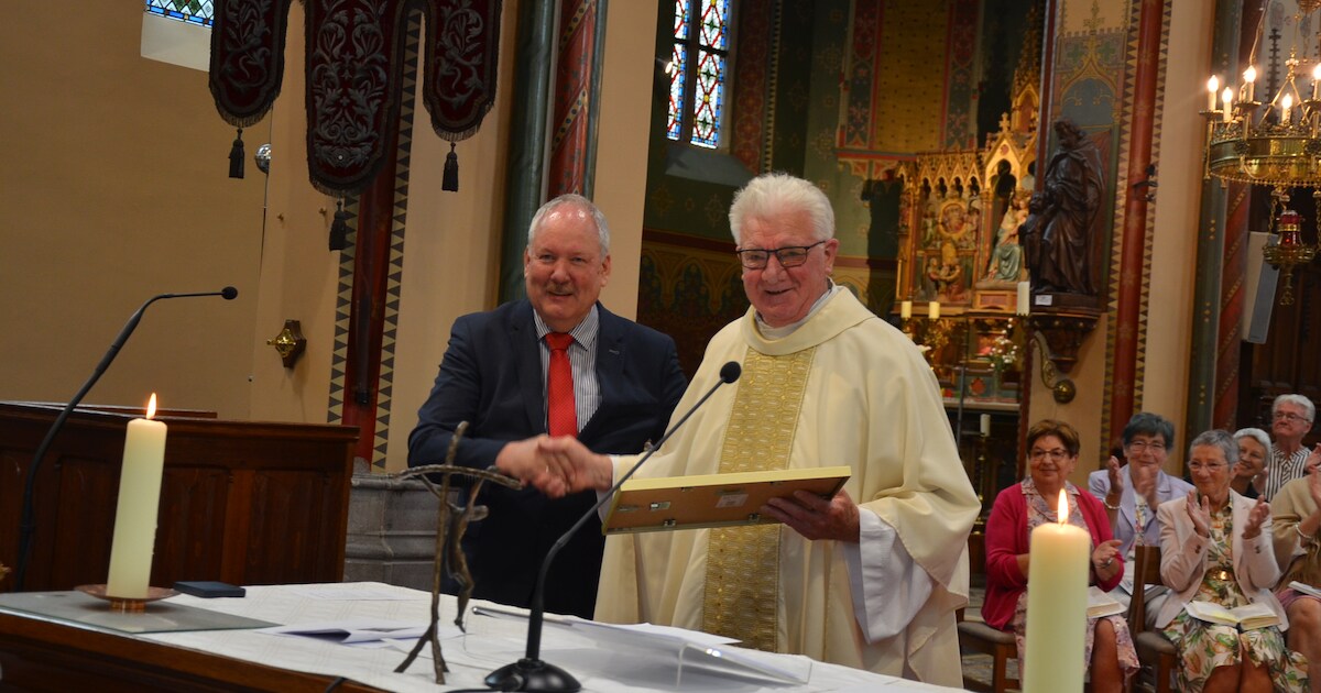 Pastoor Daniël Vande Velde Bevers ereburger na 50 jaar priesterschap ...