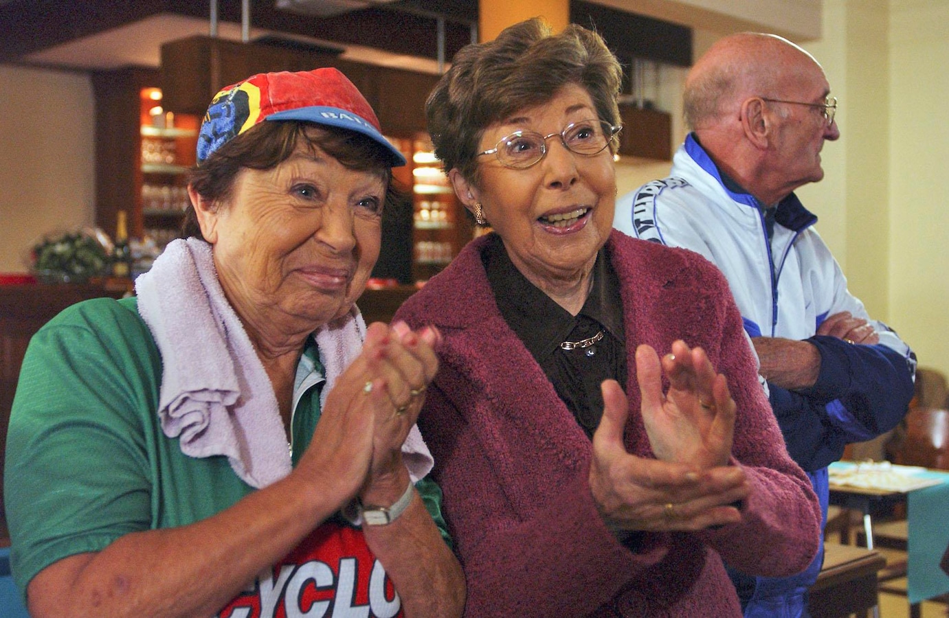 Uniek kerstgesprek met Annie Geeraerts (99) en Alice Toen (101): “Ik ...