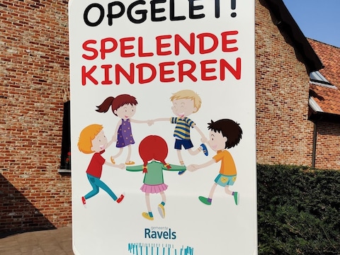Wie wil bord ‘Opgelet! Spelende kinderen’ in zijn straat? Ravels opent ...