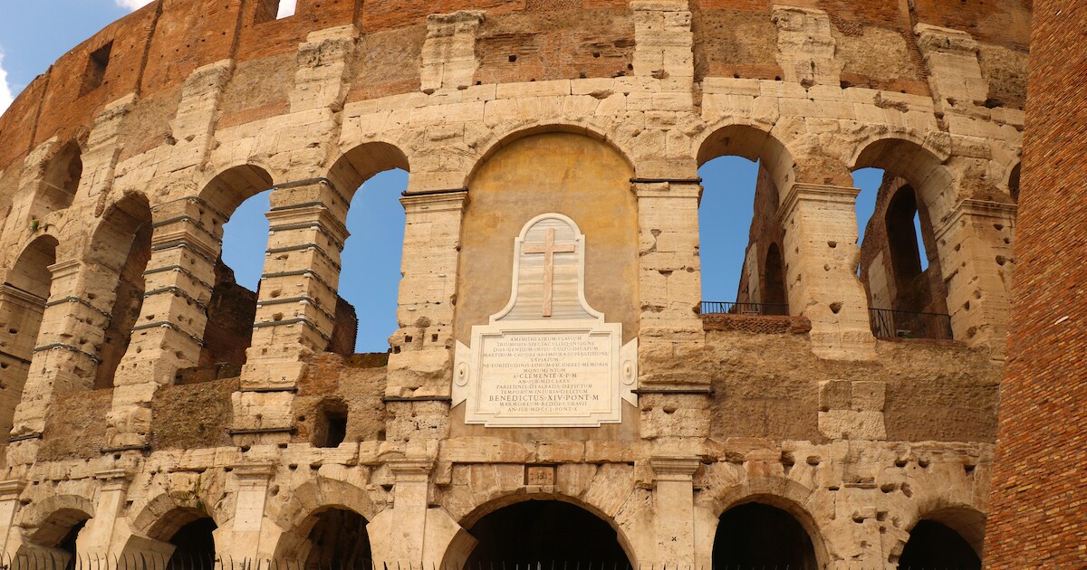 Amerikaanse toerist (47) gespiest door leuning nadat hij over het hek ...