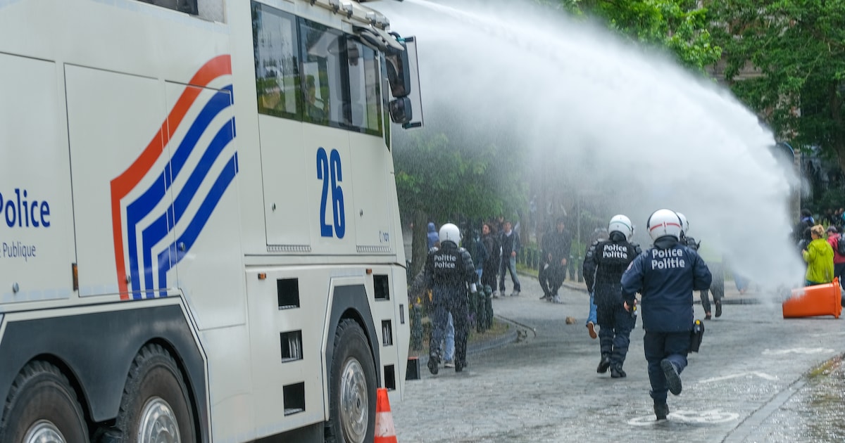 Opnieuw onrust in Brussel, politie zet waterkanon en traangas in: 400 ...