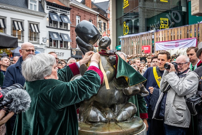 Tienduizenden bezoekers op eerste dag van Hasseltse Jeneverfeesten: lange wachttijden aan ...