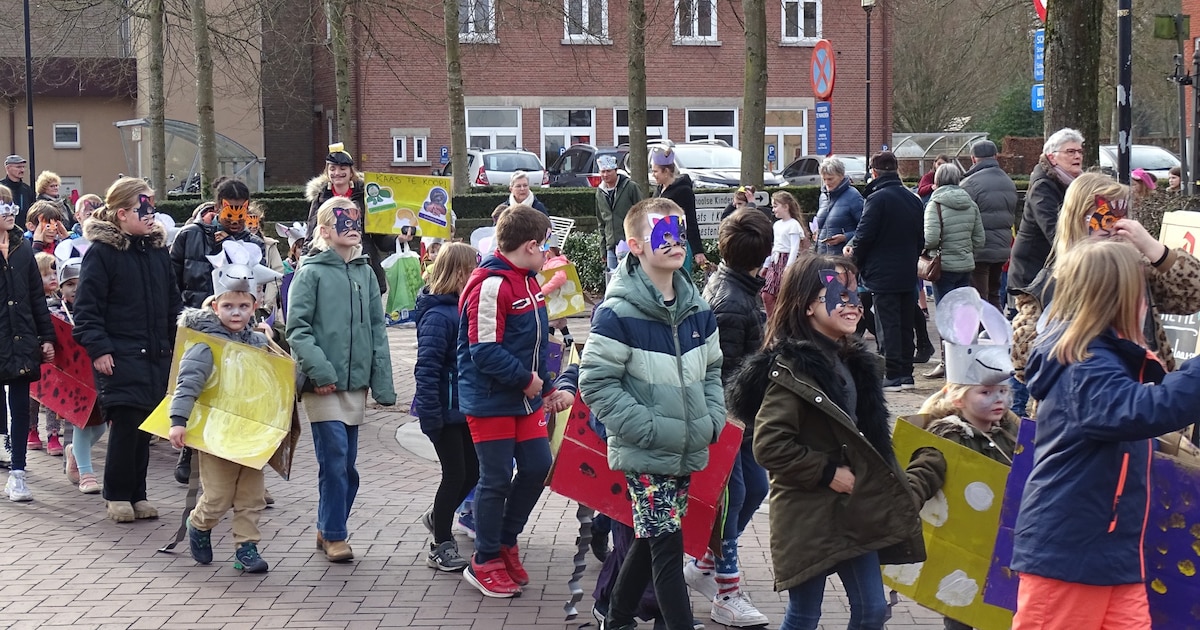Leerlingen GBS Centrum trappen carnavalweekend op gang | Vosselaar | HLN.be