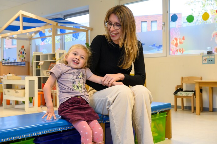 “In het weekend is ze zelfs teleurgesteld dat ze bij mama en papa moet ...