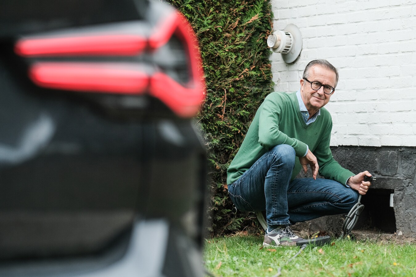 “Ze zouden thuislaadpalen moeten verbieden.” Maarten en Bruno rijden ...