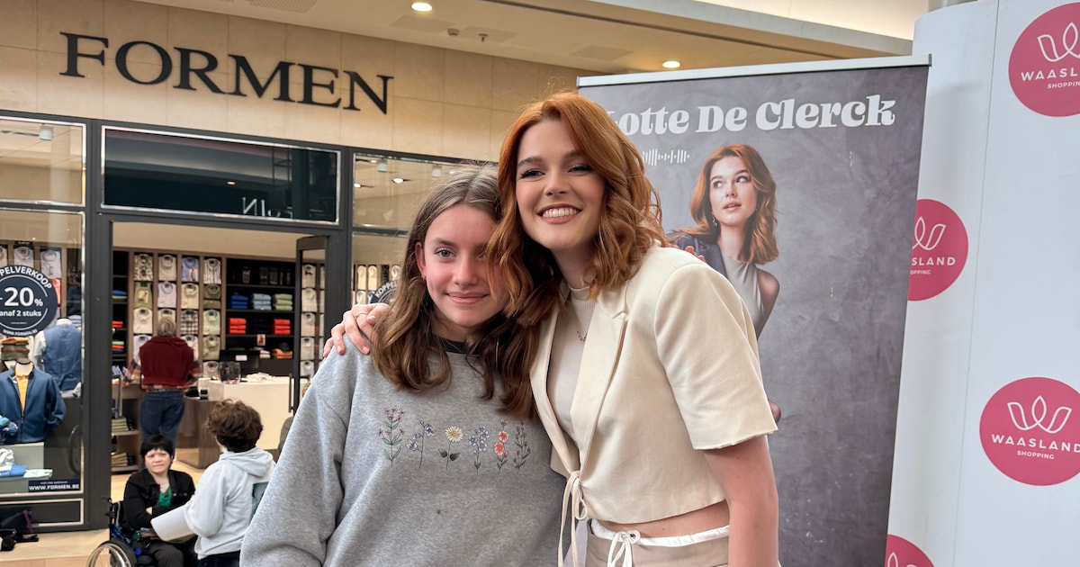 Zangeres en actrice Lotte De Clerck signeert in Waasland Shopping ...