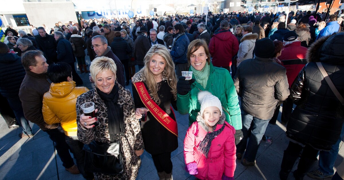 Miss België-kandidate ronselt stemmen op drink | Middelkerke | hln.be