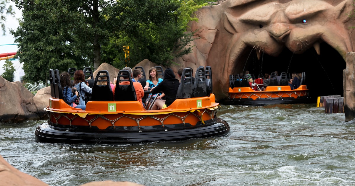 Incident in Walibi: bootjes haken in elkaar, twee bezoekers vallen in ...