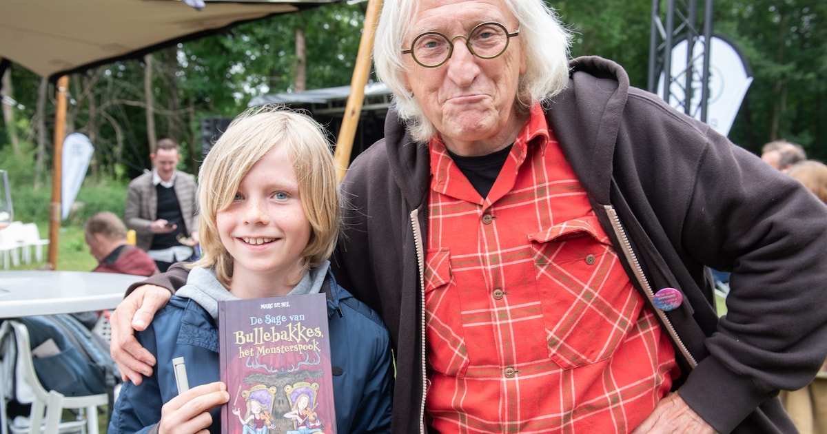 Fans lopen storm voor nieuw boek Marc de Bel | Kruisem | HLN.be