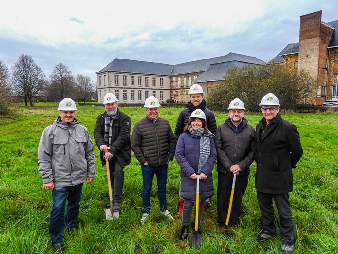 Gemeentebestuur en lokale bedrijven realiseren nieuw kunstwerk voor ...