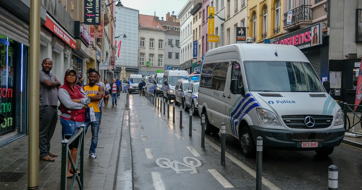Dertien arrestaties bij grootschalige politieactie tegen drugshandel in ...