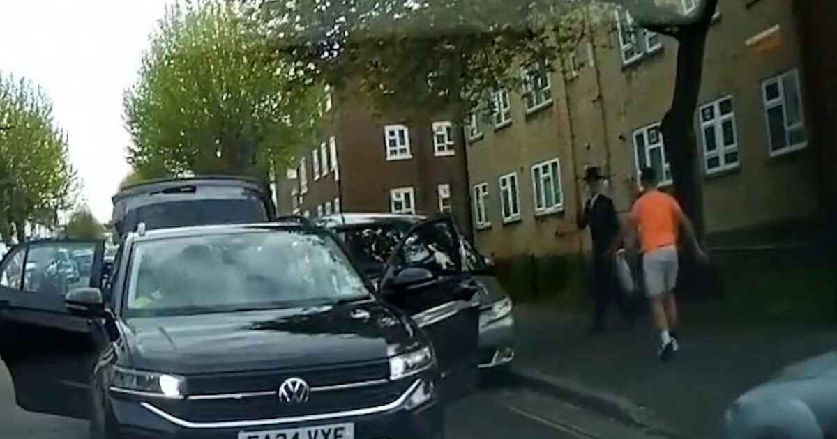 KIJK. Joodse man op straat lastiggevallen door viertal dat hem in ...