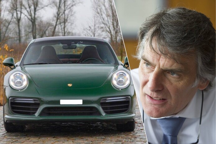 Vliegen? Hij rijdt liever naar zijn Europese fabrieken met de Porsche ...