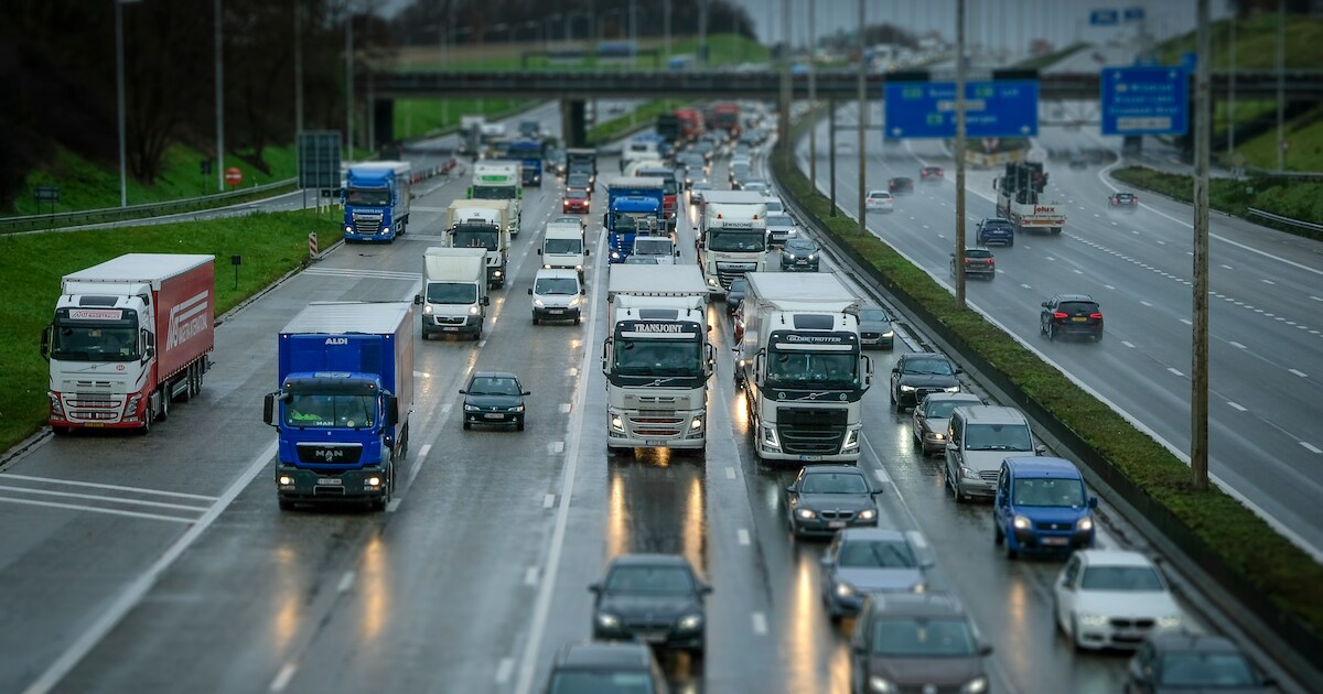 Linkerrijstrook versperd op Brusselse Binnenring ter hoogte van ...