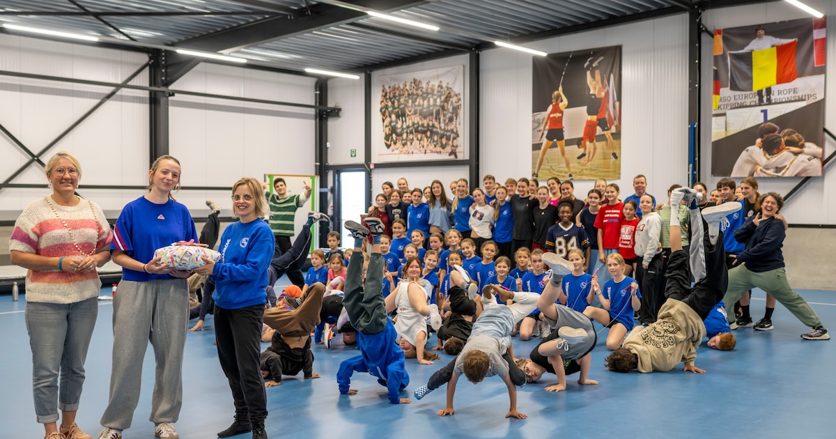 Dans- en rope skippingclub Moving zet zeshonderdste danser in de bloemetjes | Dendermonde | HLN.be