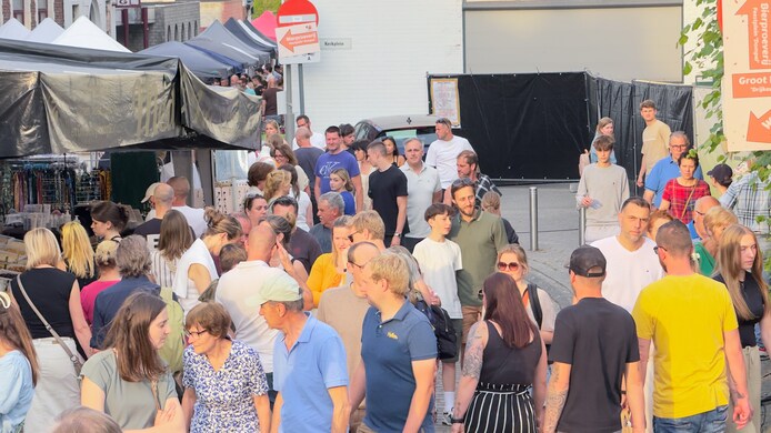 KIJK. Avondmarkt Zingem lokt massaal veel volk | Kruisem | hln.be