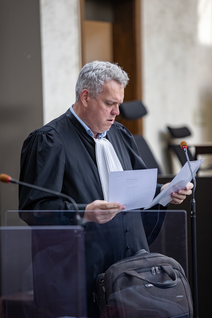 ASSISEN. Procureur-generaal vordert 27 jaar opsluiting voor Ramzes Takaev (48): “Doodslag op ...