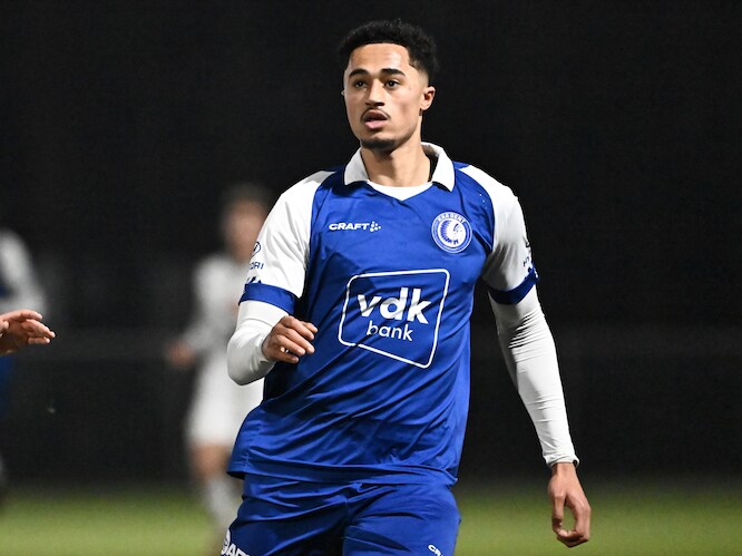 Jonge gasten krijgen kans bij AA Gent, sfeer onder nul en fans in geel ...