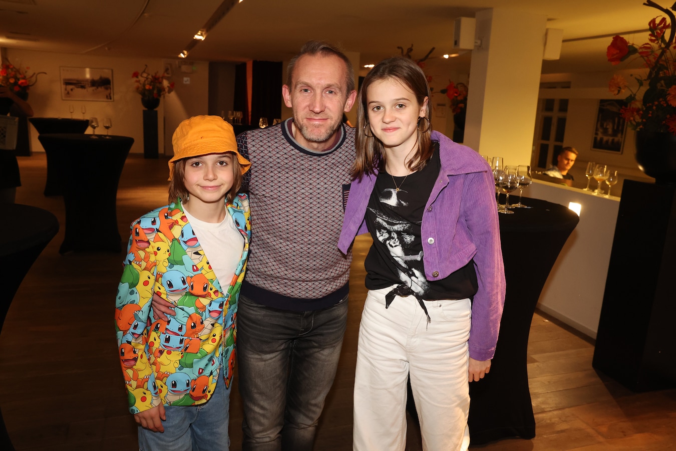 “Ontmoet via Tinder en al jaar ‘in het geheim’ samen”: zoon Jacques ...