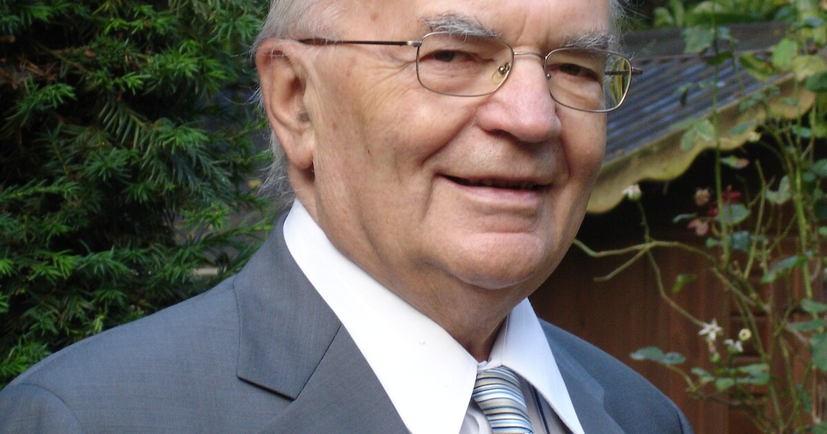 Priester Robert Willaert (93), ooit oprichter van volleybalclub Rembert ...