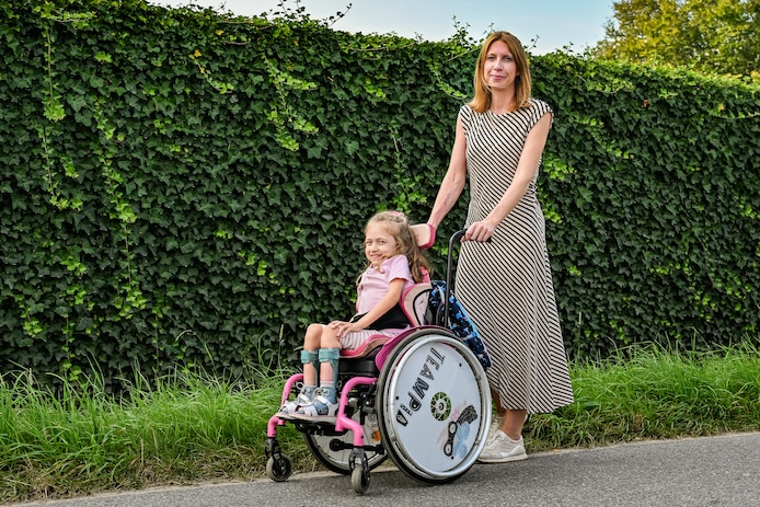 Mama van ‘baby Pia’ roept op tot steun voor zorggezinnen, maar krijgt ...