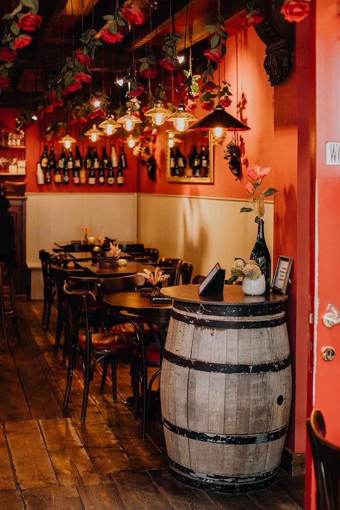 Bar Rose Red gaat voor enkele weken dicht, bijhorend hotel zelfs voor ...