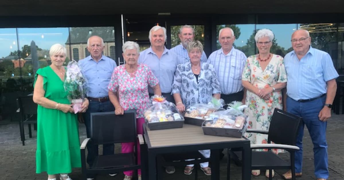 Okra Sint-Maria-Lierde zet jubilarissen in de bloemetjes | Lierde | HLN.be