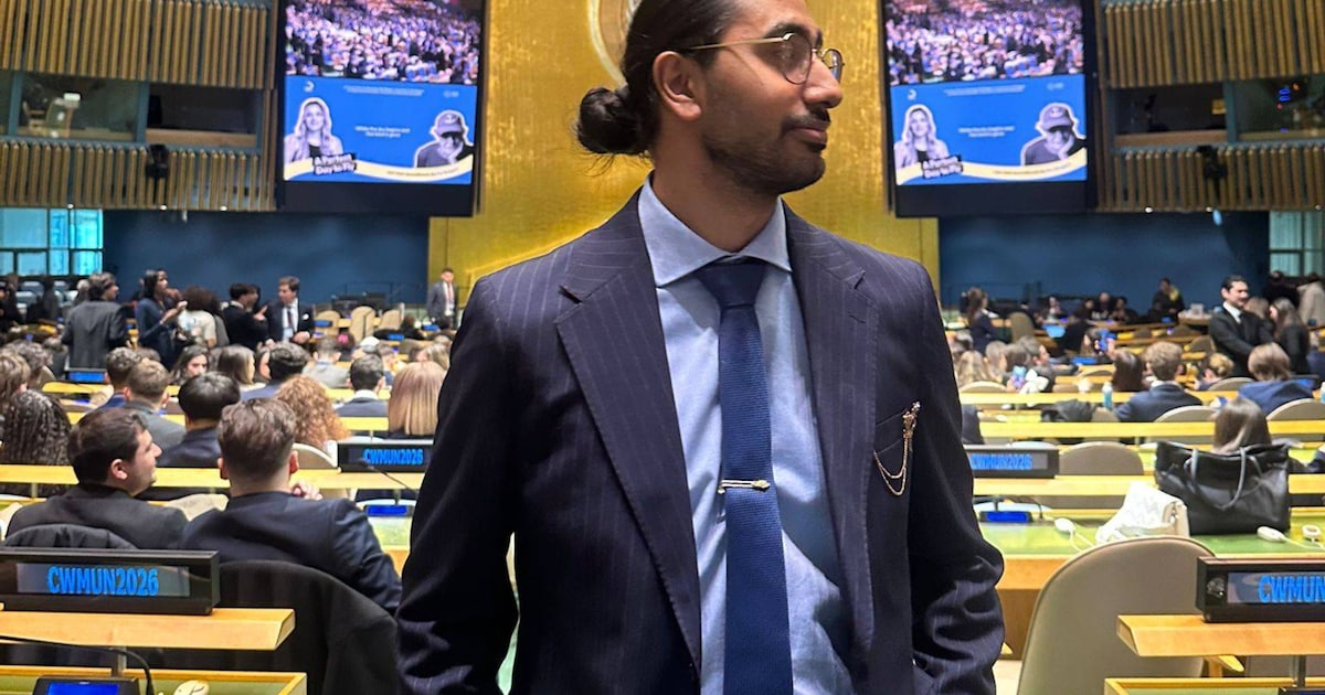 En plots staat gemeenteraadslid Sukh Preet (24) uit Ingelmunster in ...