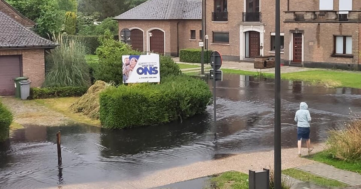 ‘Straat van de Toekomst’ volledig blank door verstopte riool | Sint ...