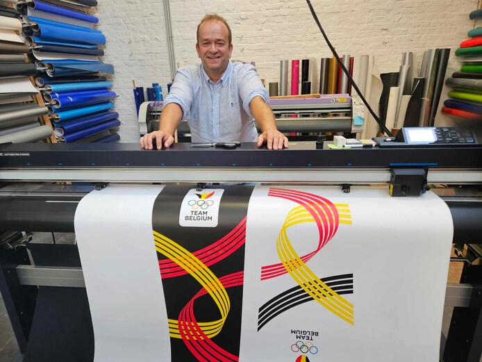 Dit bedrijf hangt op Olympische Spelen 3 kilometer aan stickers in ...