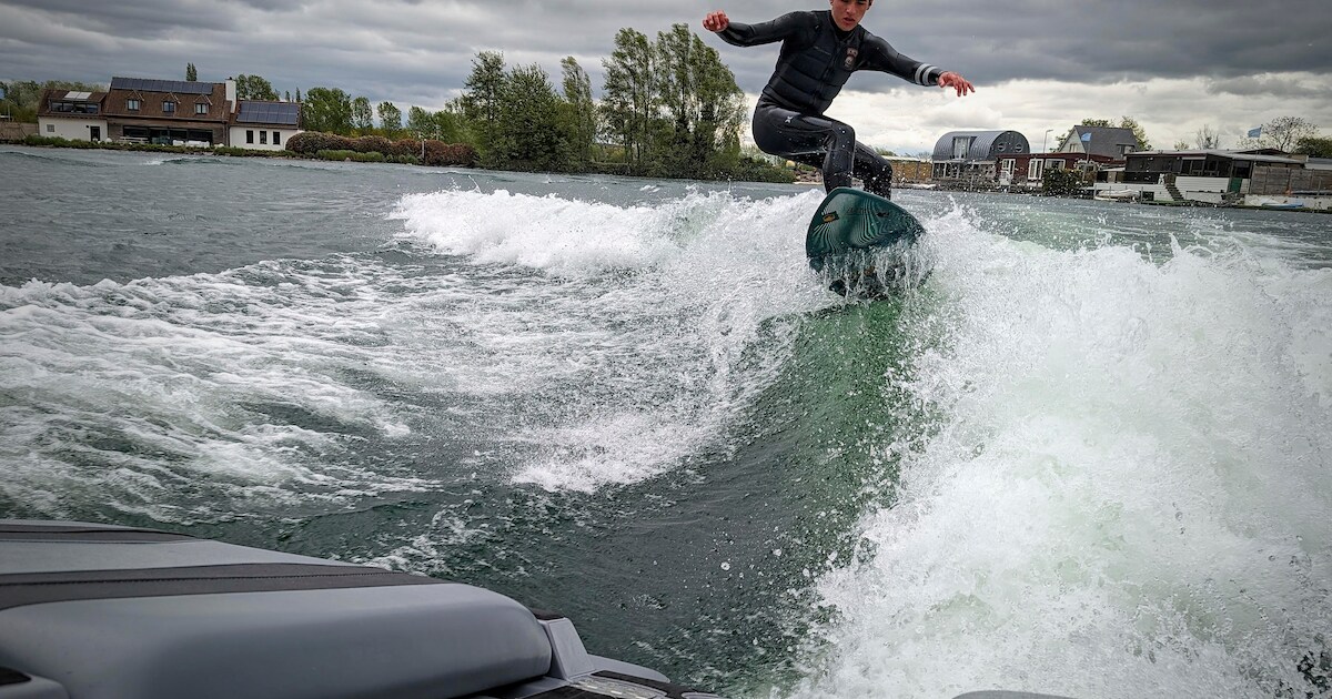 Snelheid, stunts en adrenaline tijdens de Boat Show in het Vijverhof ...