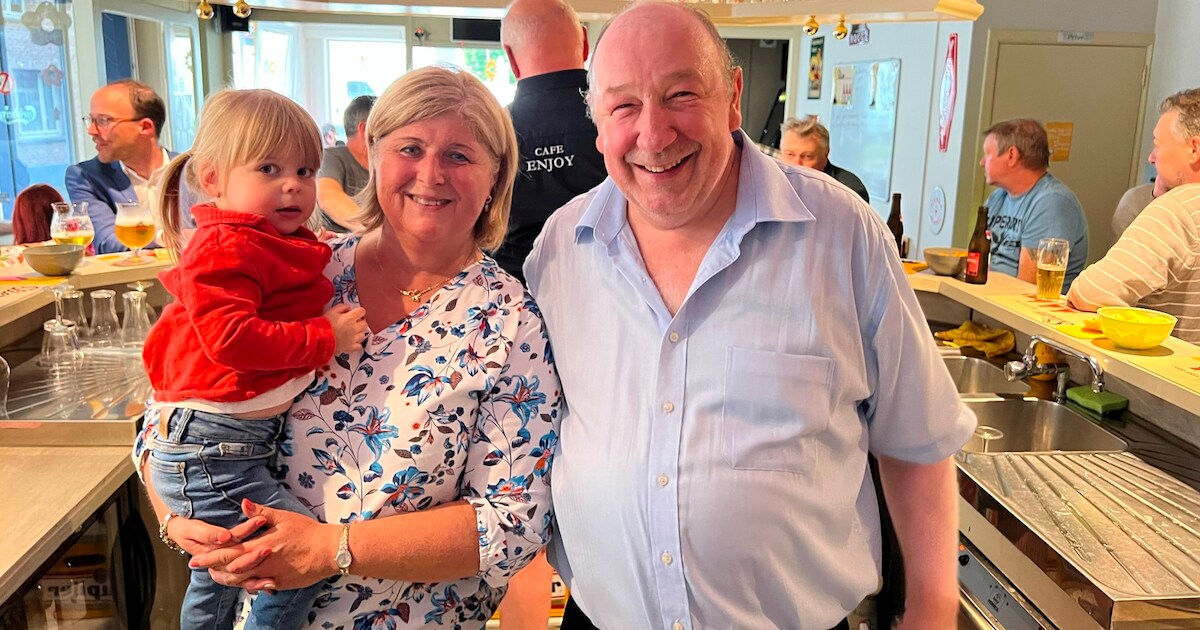 Christa (59) en Danny (56) terug achter toog van café Enjoy: “Nu ...