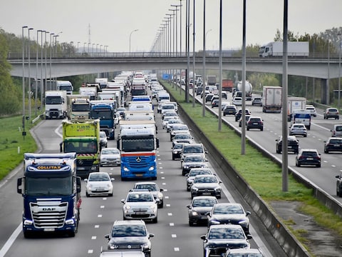 Drie kwartier file op E17 richting Kortrijk vanaf Waregem: twee ...