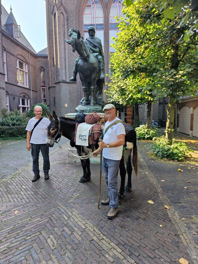 Ezeltje Berry brengt sponsortocht naar Utrecht tot een goed einde ...