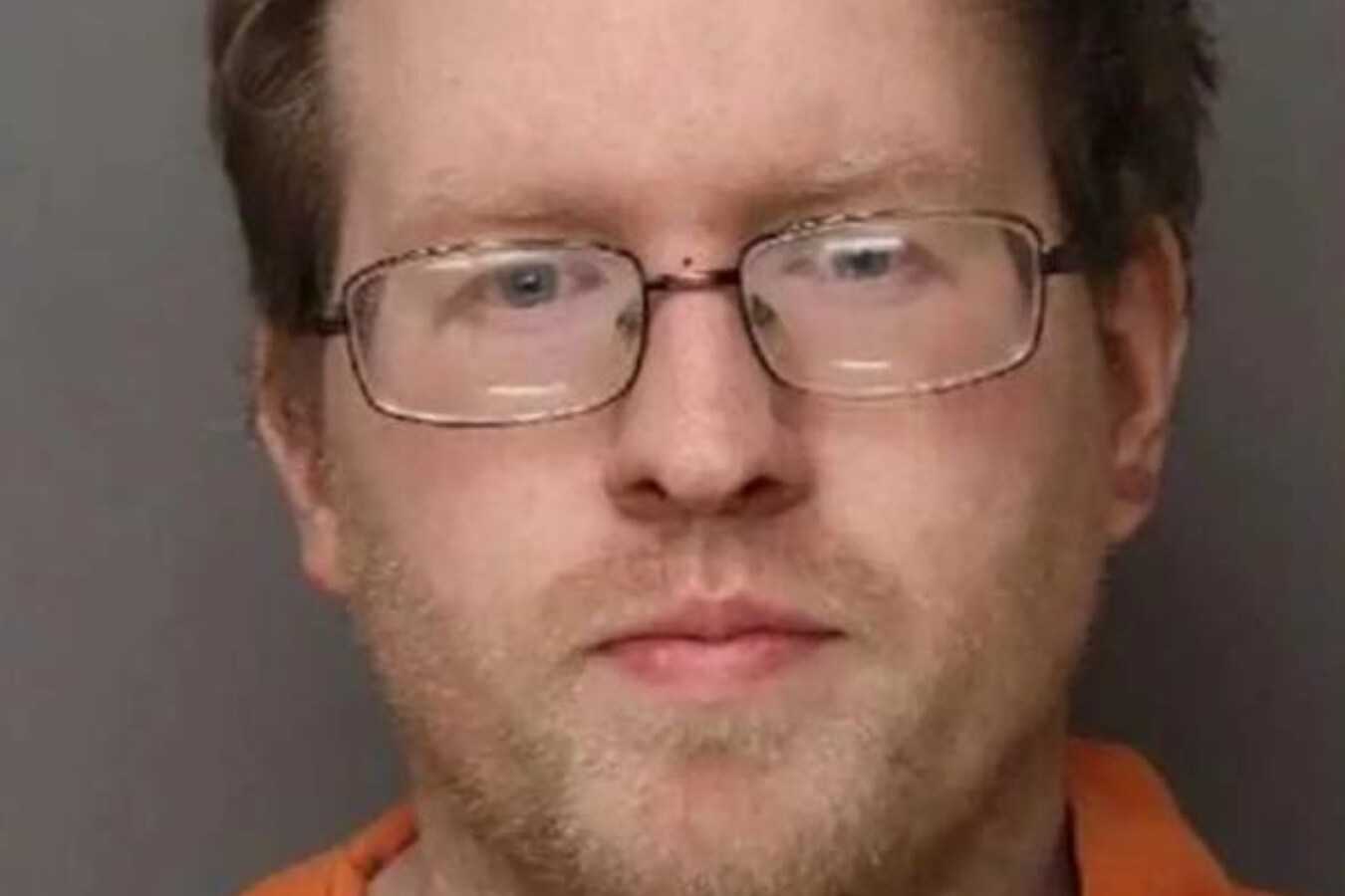 “Hij bepaalde wanneer ze mochten eten en naar het toilet gingen”: Amerikaan sluit twee vrouwen ...